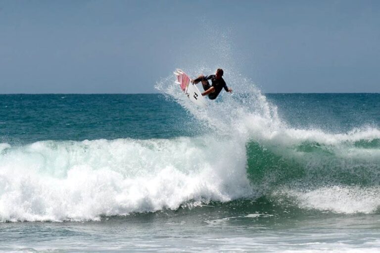 Surfing in Arugam Bay | The Ultimate Arugam Bay Surf Guide